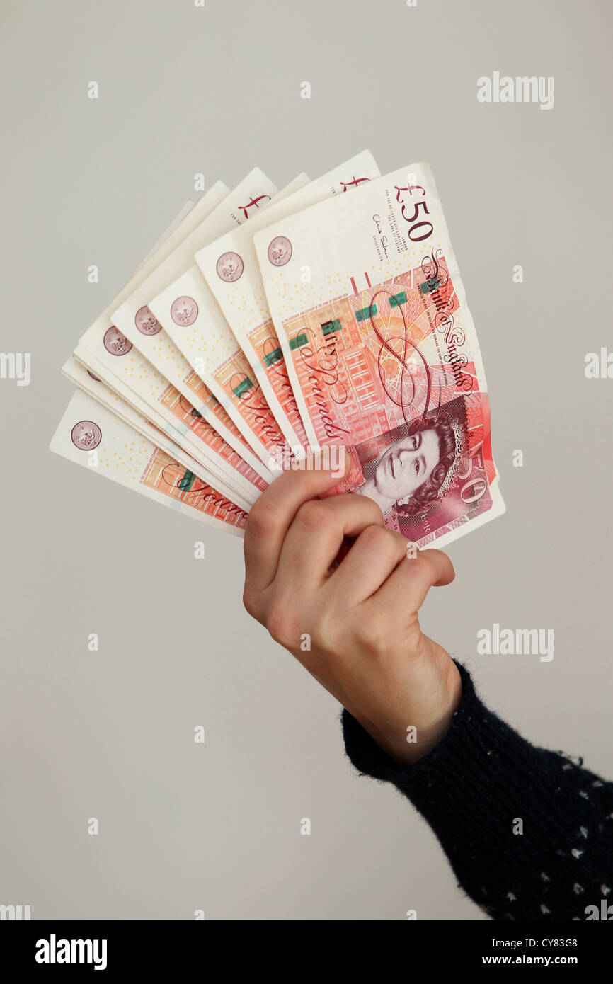 Hand pound notes hi-res stock photography and images - Alamy