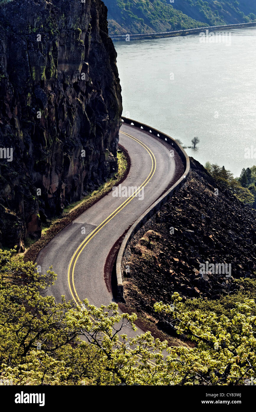 Scenic Highway 30 curves down from the Rowena Plateau, Rowena, Oregon ...