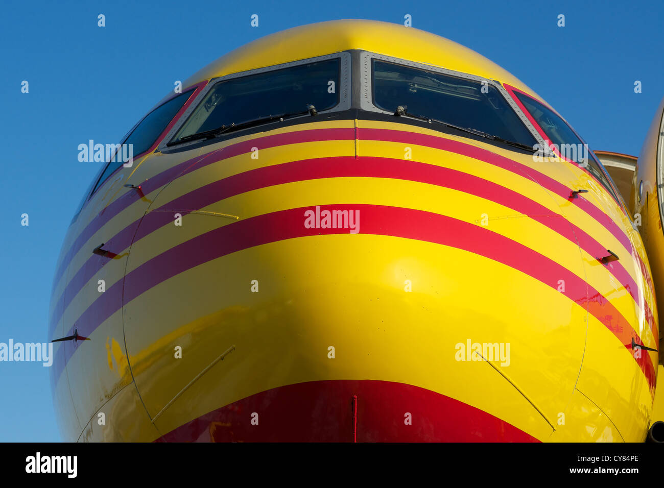 Boeing 757 cockpit hi-res stock photography and images - Alamy