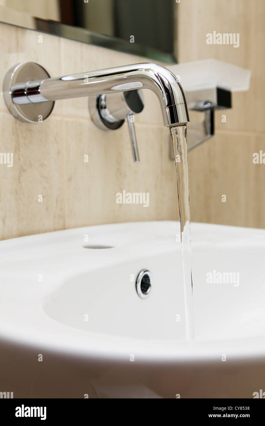 Water flows from faucet sink hi-res stock photography and images - Alamy