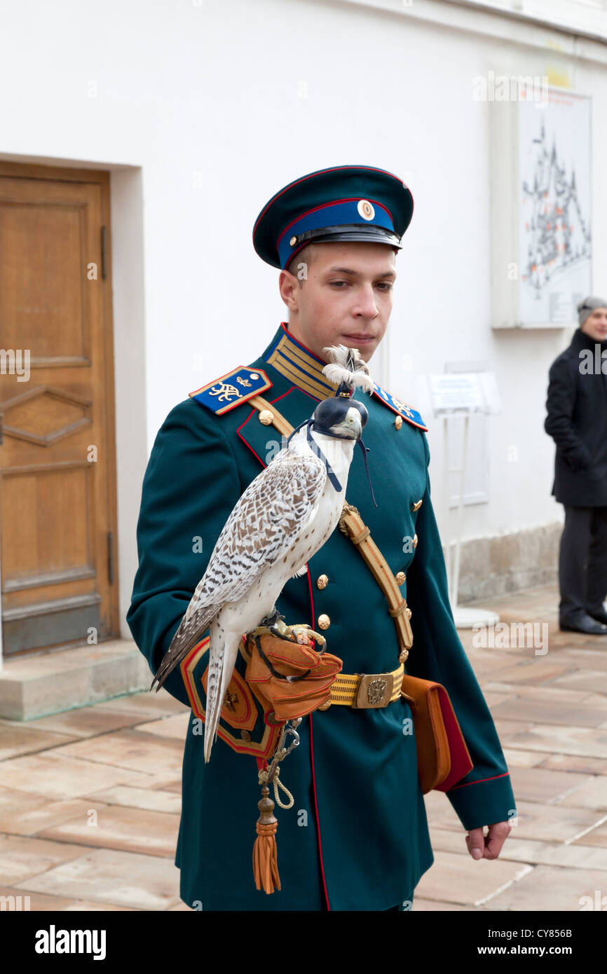 Russian soldier holding a bird of prey at the Kremlin in Moscow Stock ...
