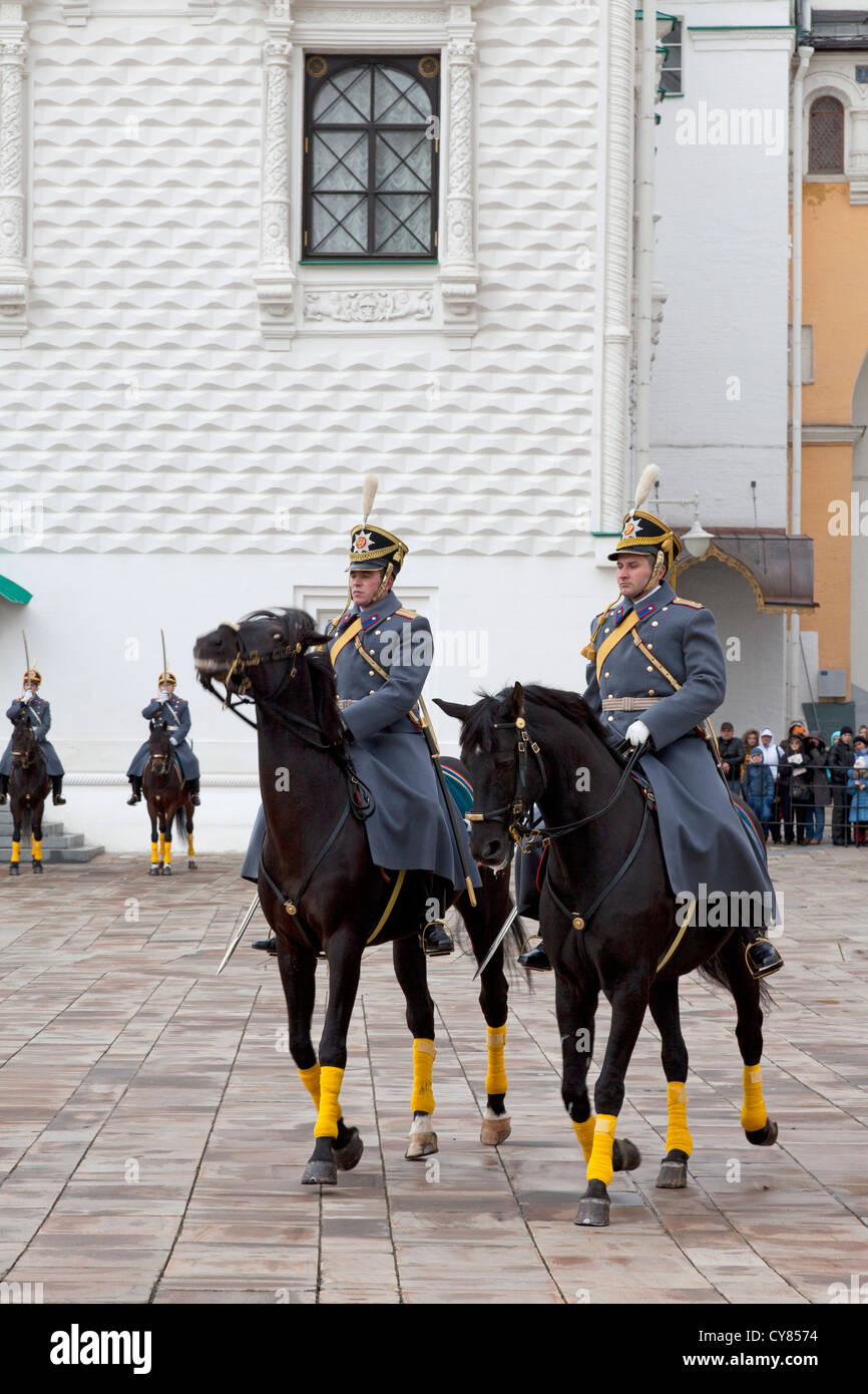 The ceremonial changing of the guard at the Kremlin, Moscow Stock Photo - Alamy