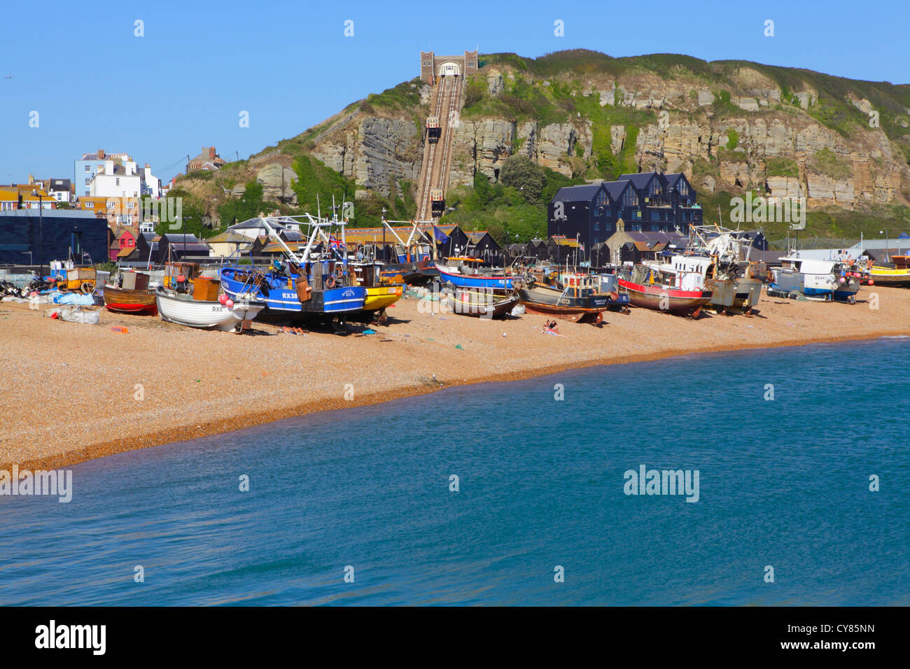 Hastings fishing boats on the Old Town Stade fishermen's beach, East ...
