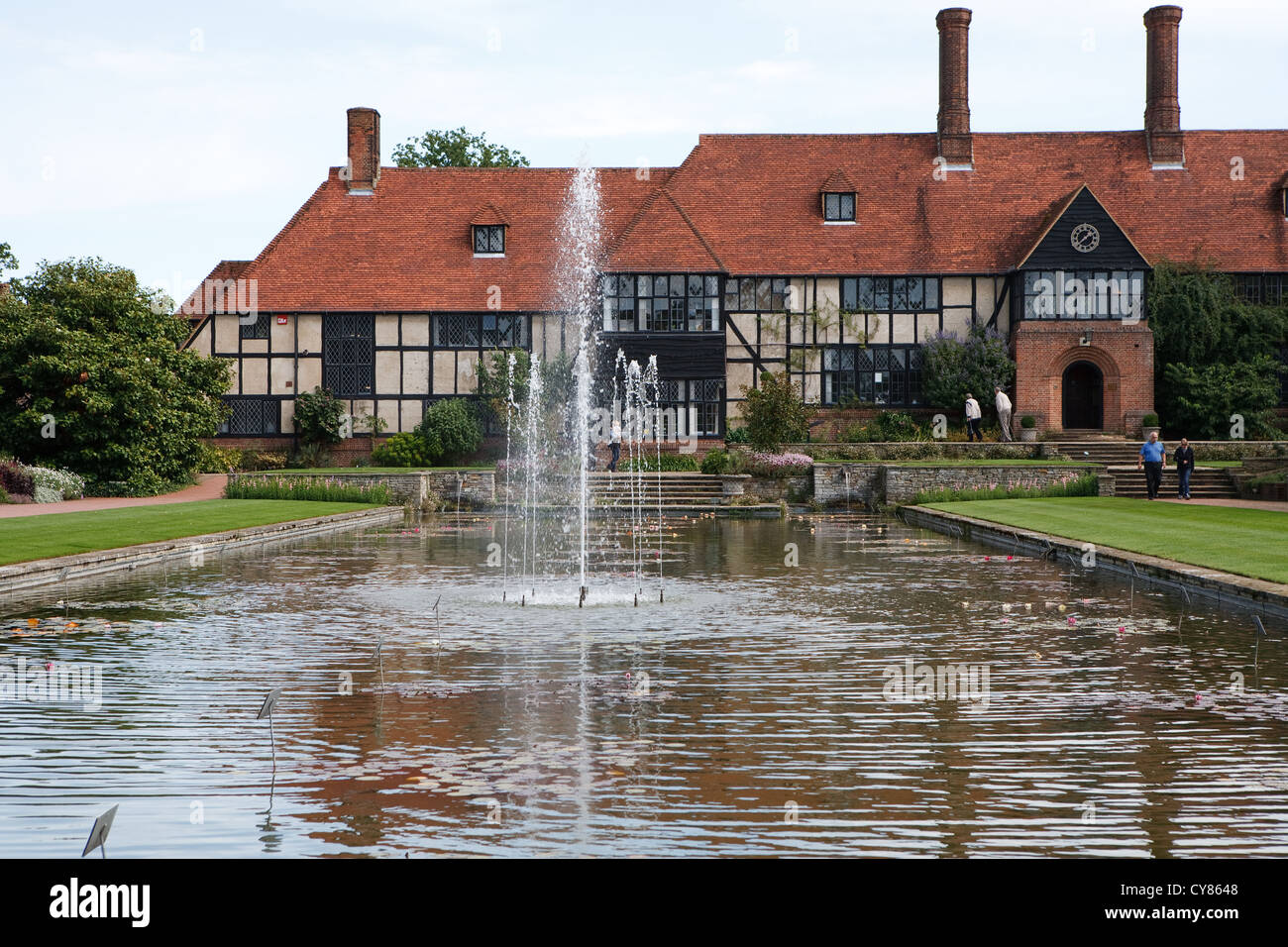 The house at RHS Wisley behind a water fountain feature Stock Photo - Alamy