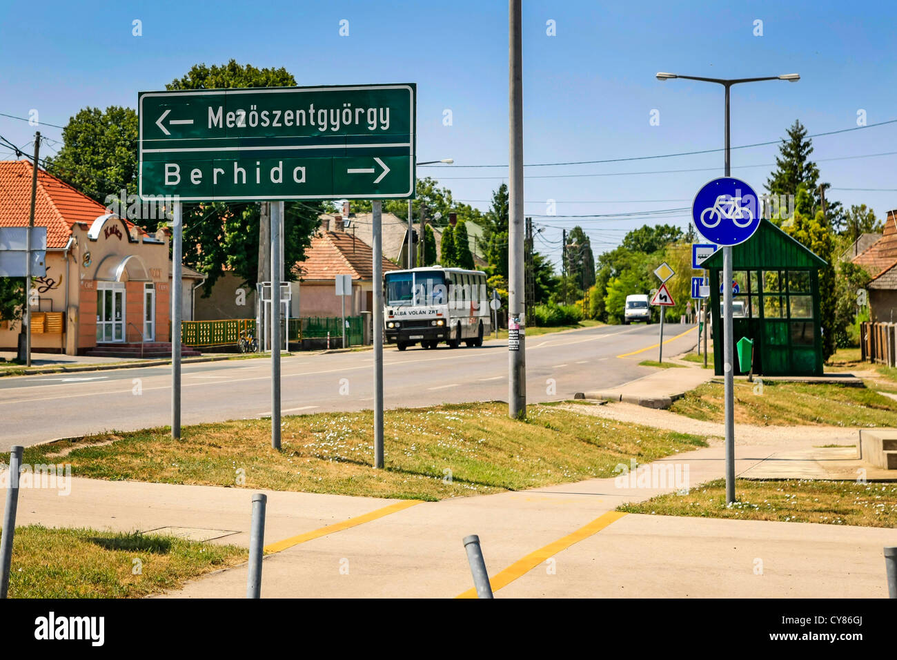 Country road junction with signpost hi-res stock photography and images ...