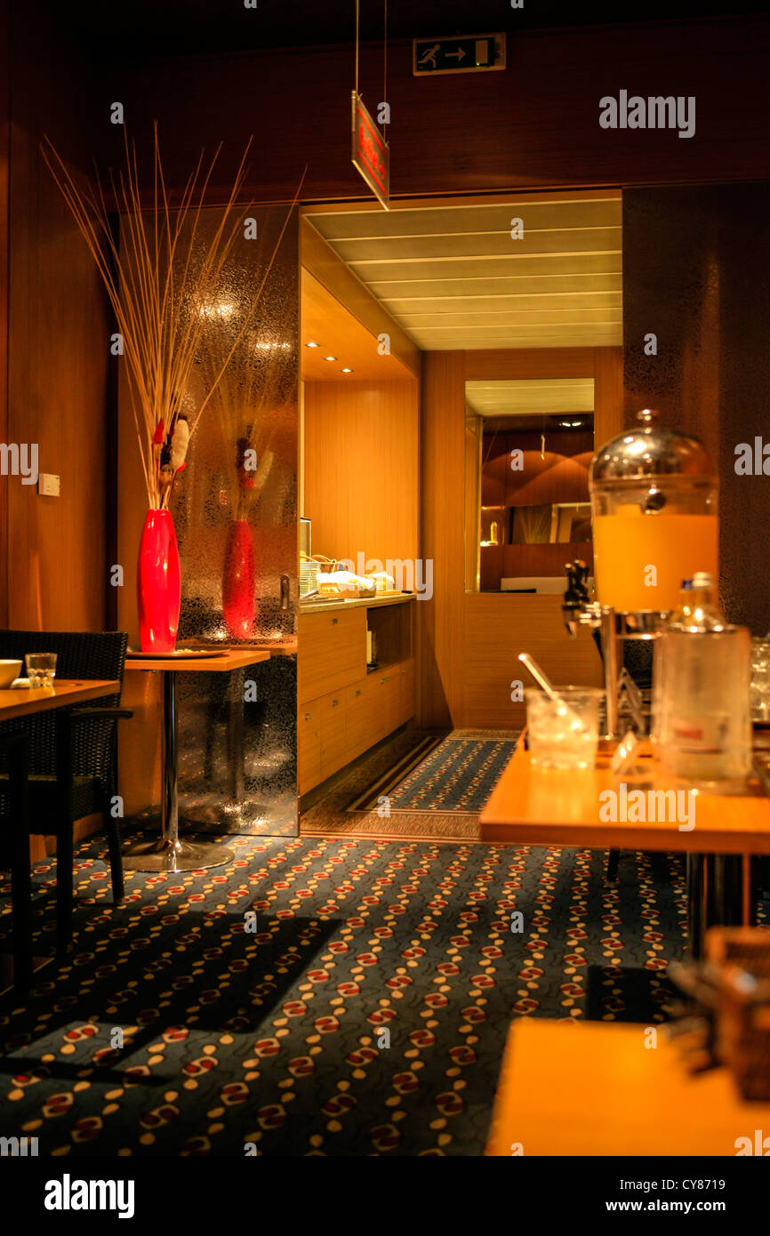 View inside an upmarket luxury hotel restaurant Stock Photo - Alamy