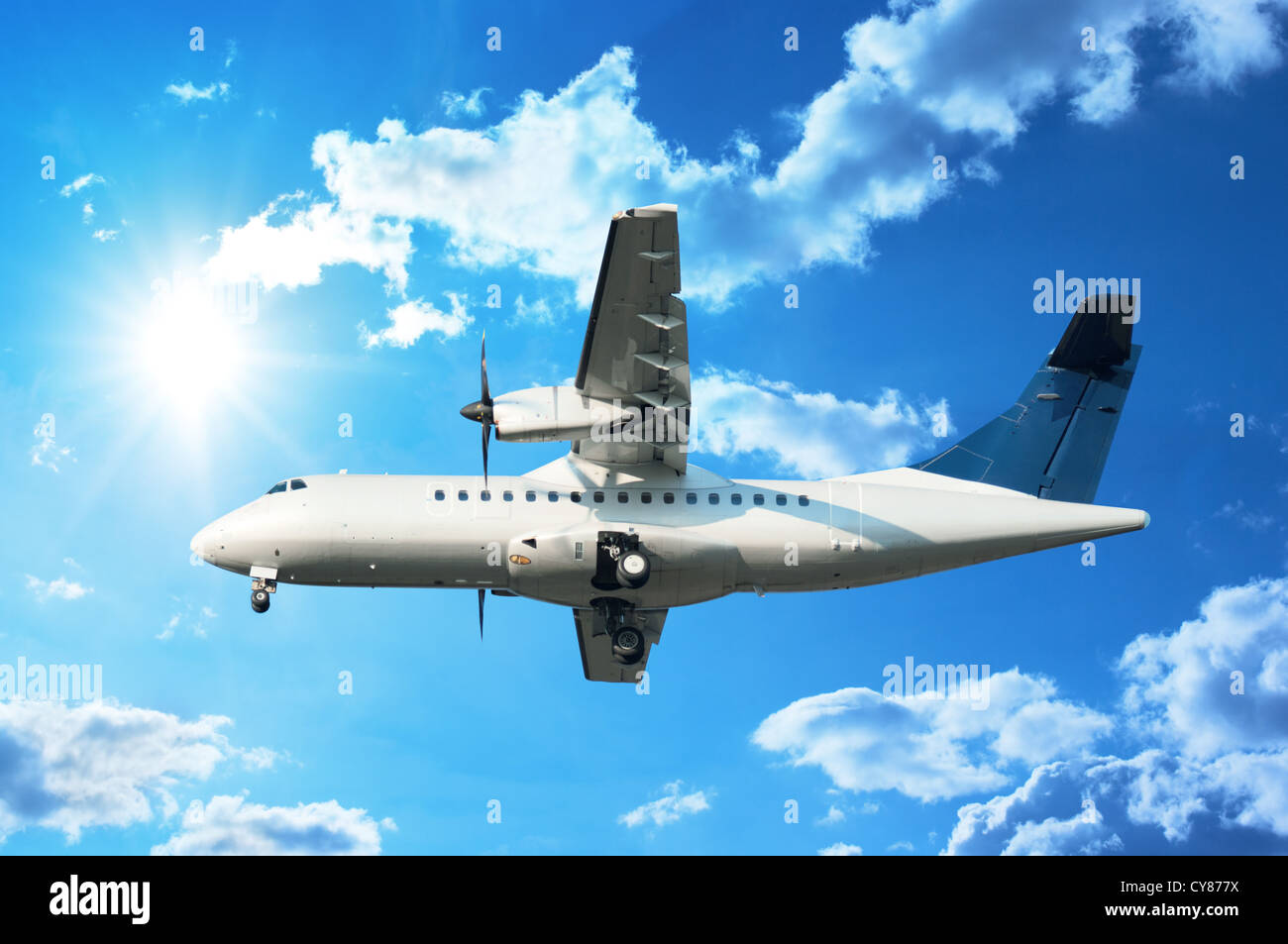 Airplane flying in the sky hi-res stock photography and images - Alamy