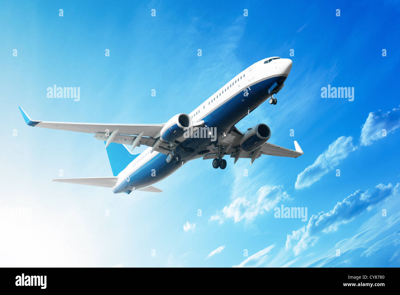 Airplane flying in the sky hi-res stock photography and images - Alamy