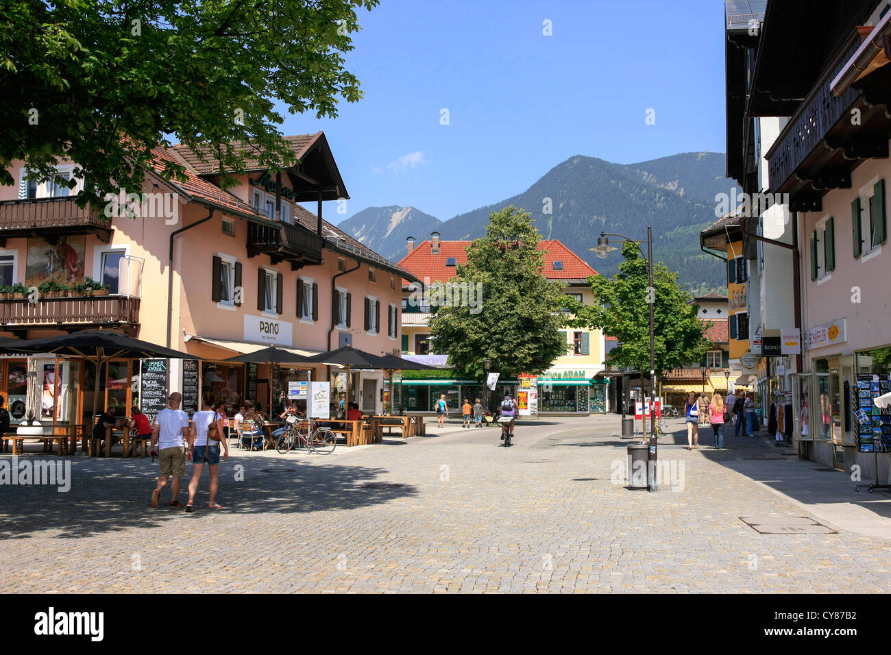 The picturesque Bavarian town of Garmisch-Partenkirchen, Germany Stock ...