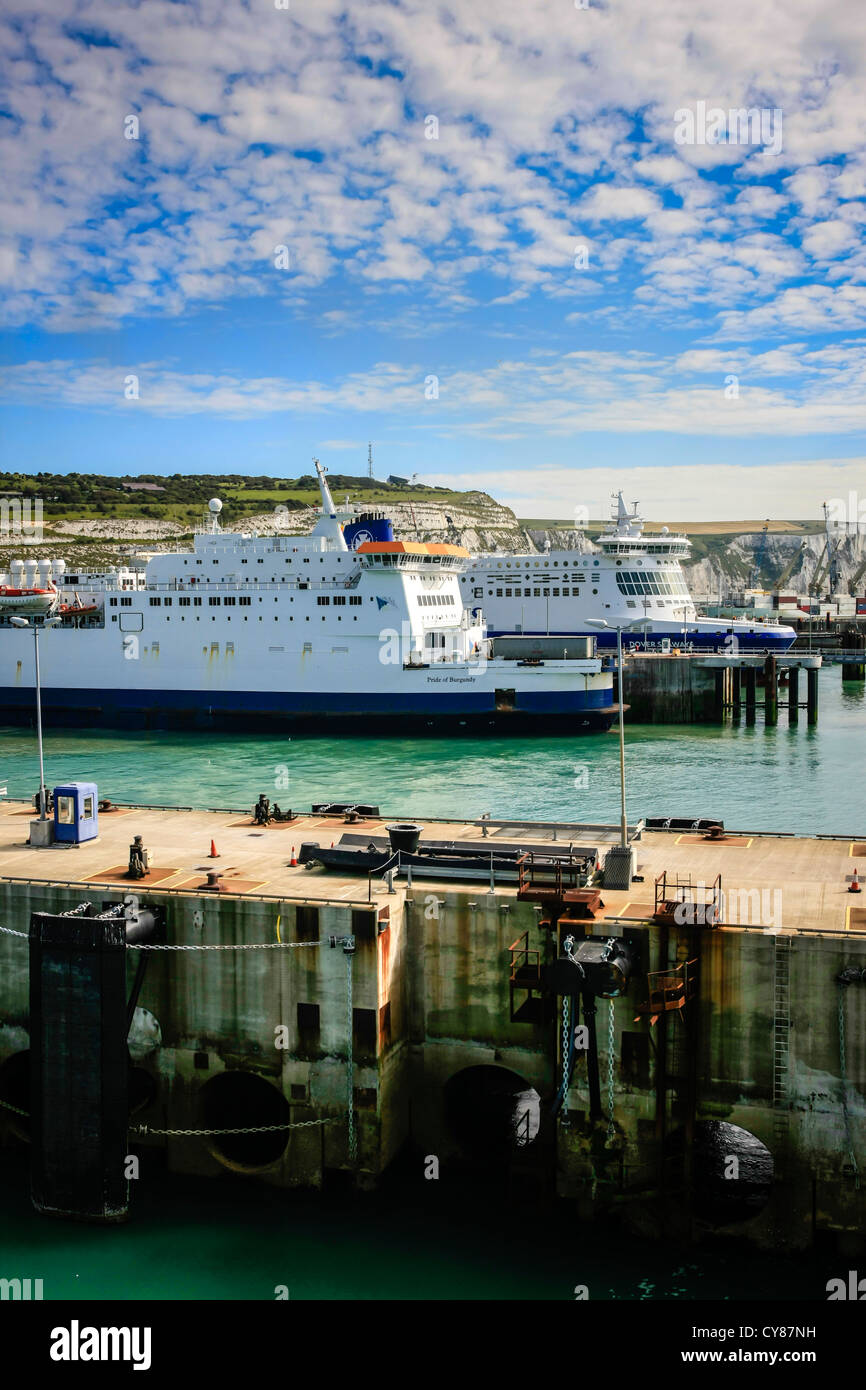 Dover boats hi-res stock photography and images - Alamy