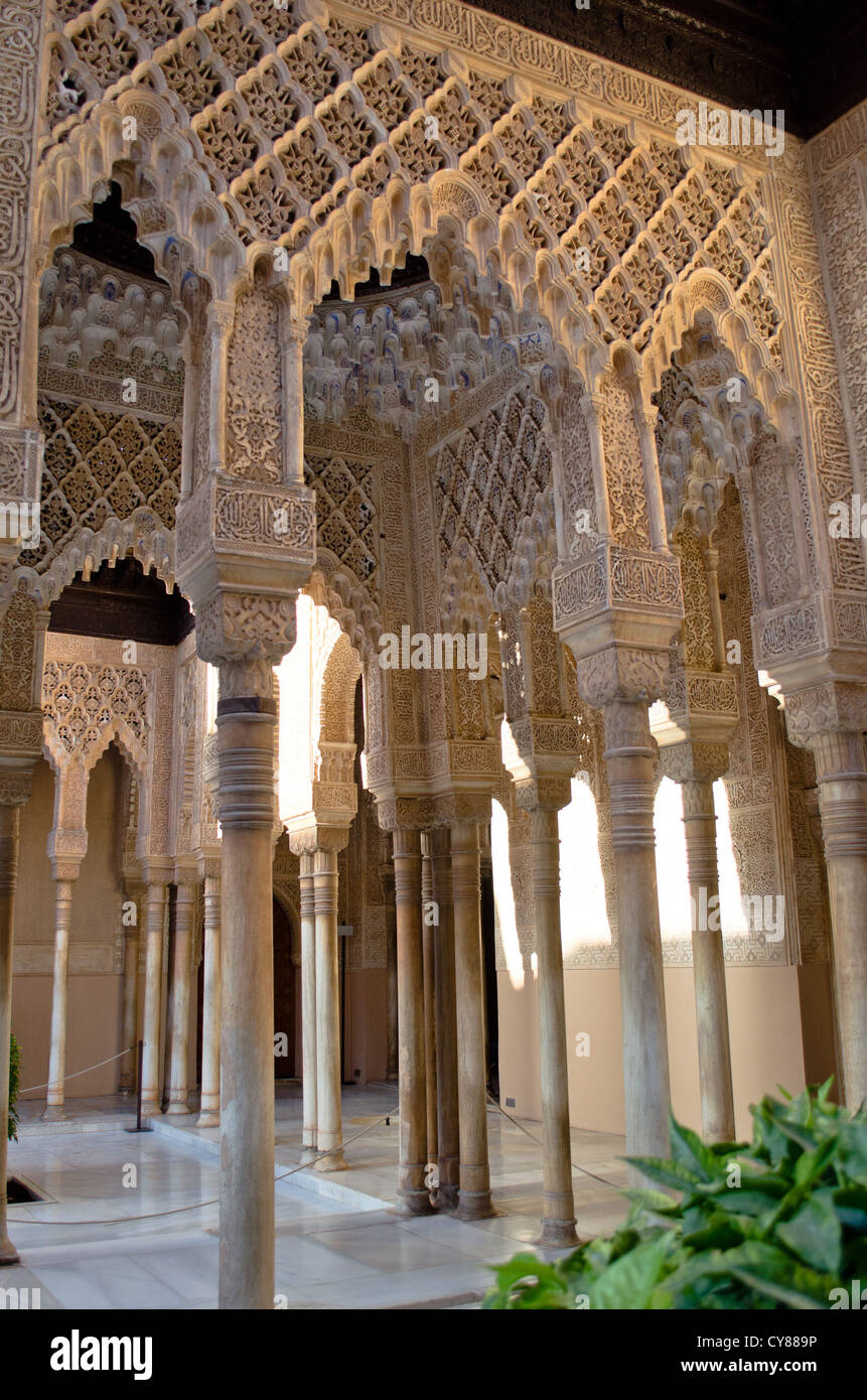Columns and moorish carved decorations Stock Photo - Alamy