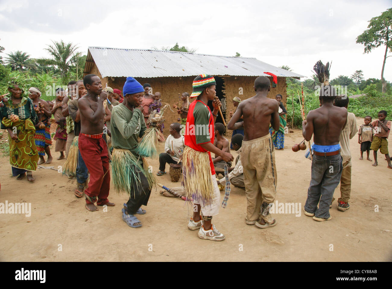 Uganda pygmies hi-res stock photography and images - Alamy