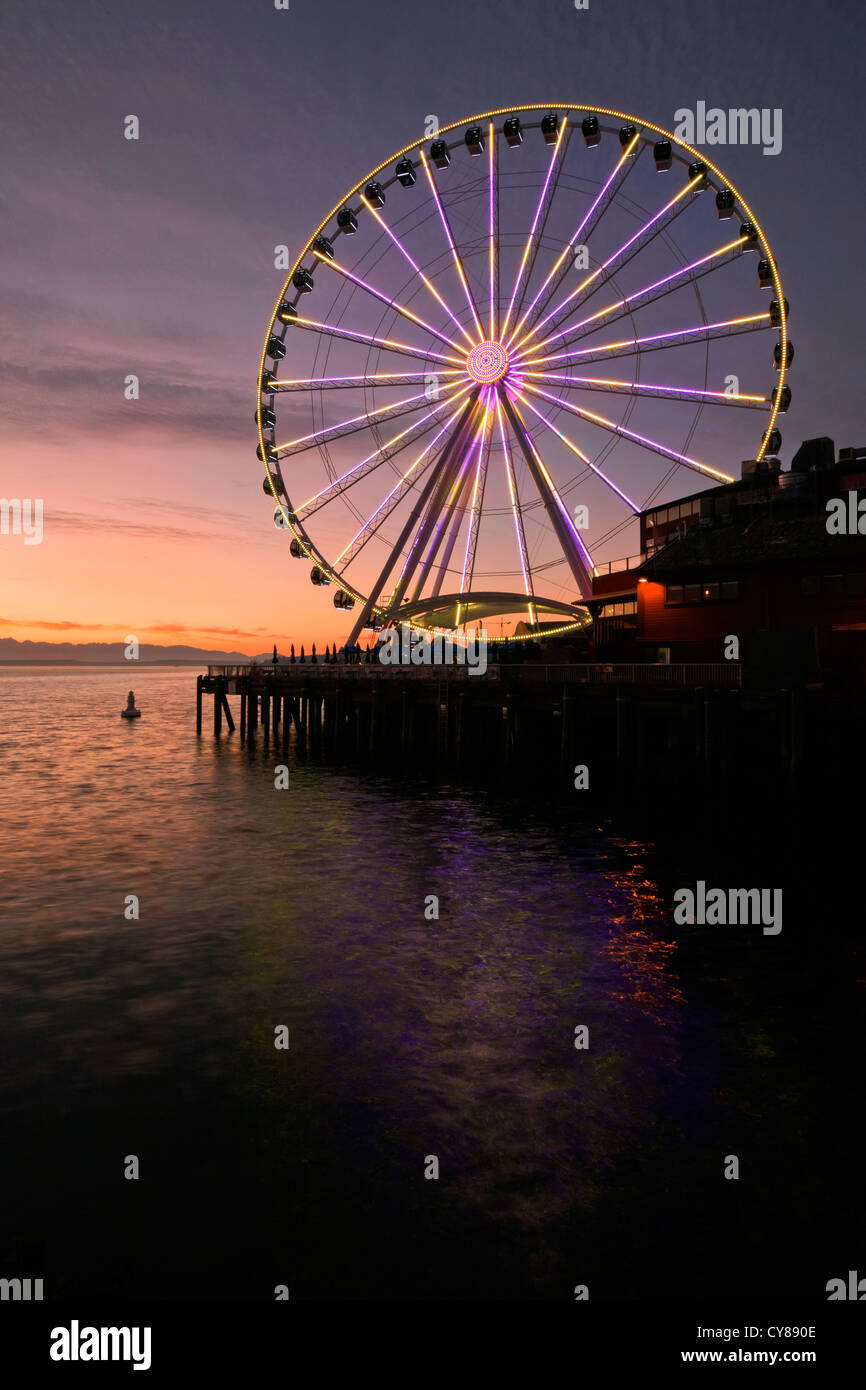 Ferris wheel sunset vertical hi-res stock photography and images - Alamy