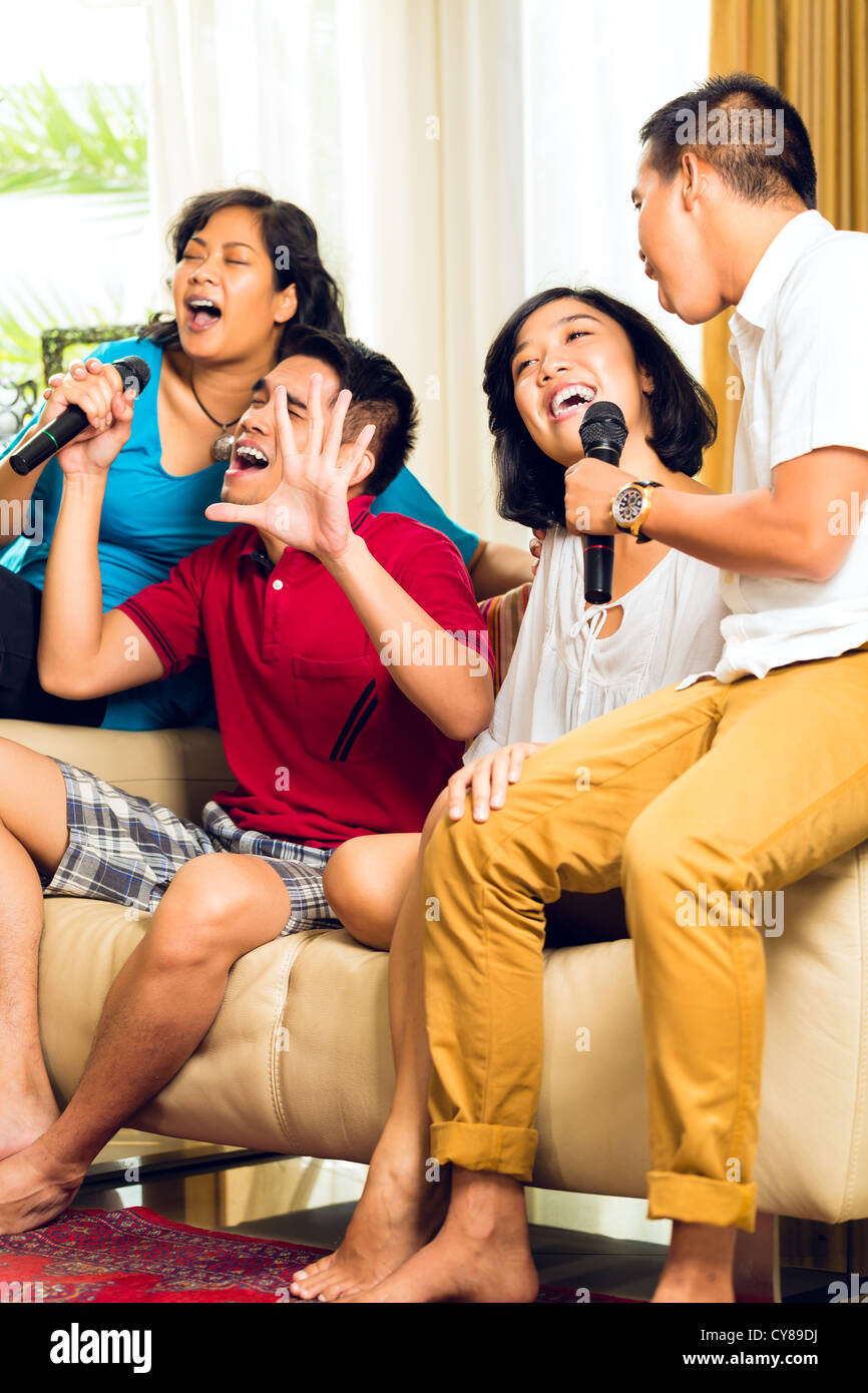 Karaoke machine hi-res stock photography and images - Alamy