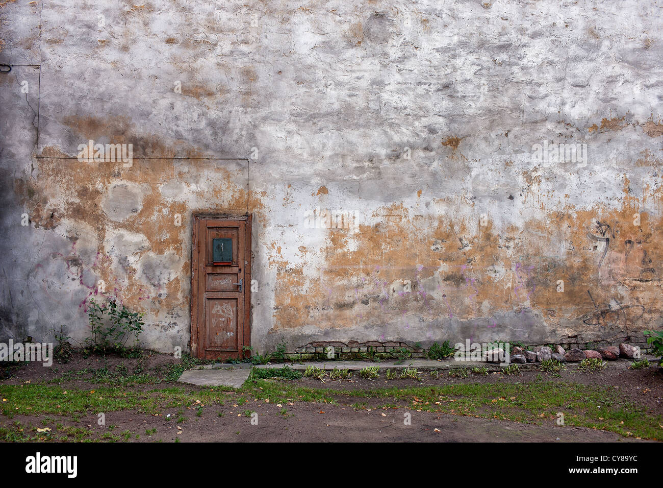 The door to the old wall with no windows Stock Photo - Alamy