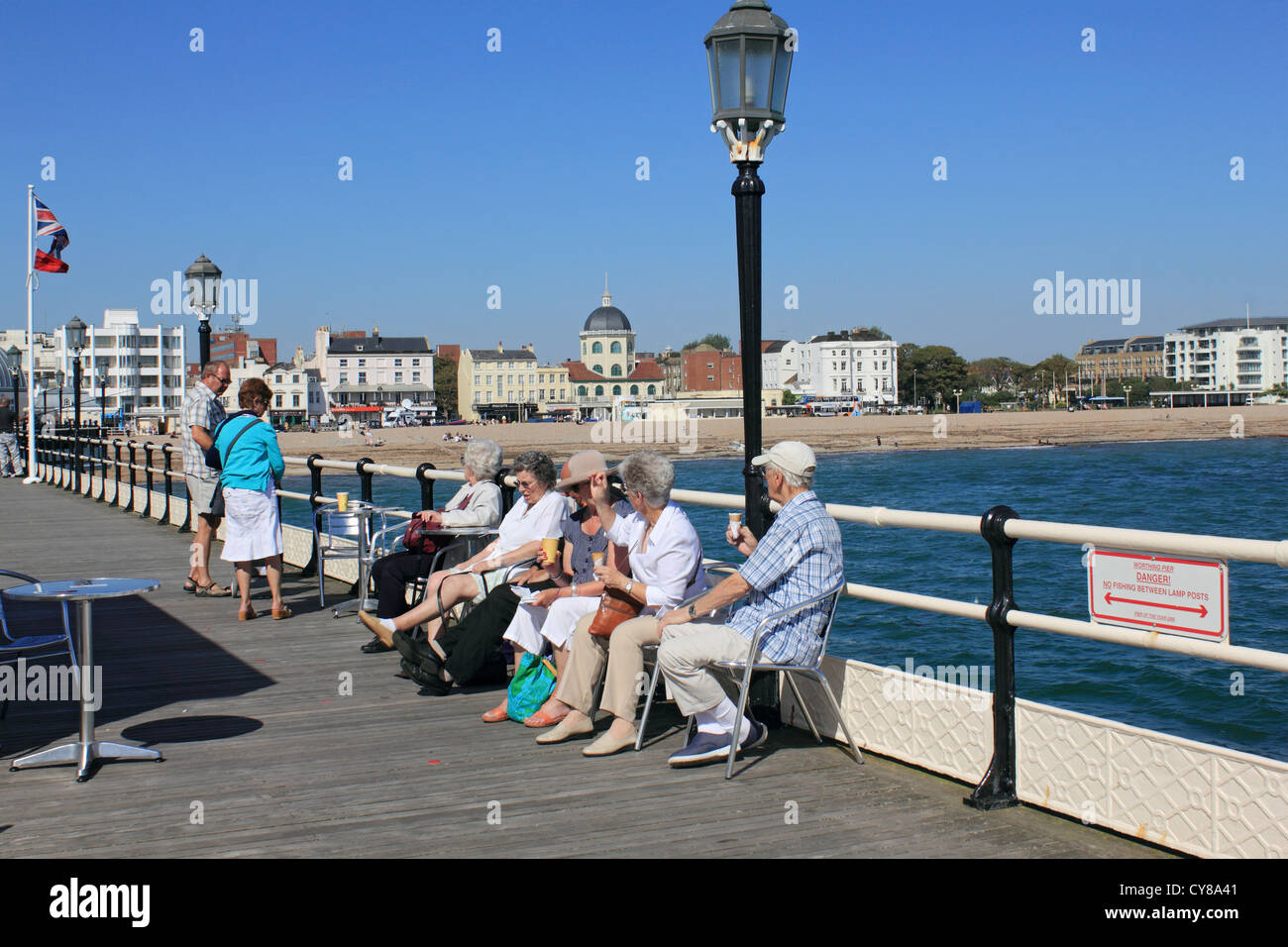People worthing pier hi-res stock photography and images - Alamy