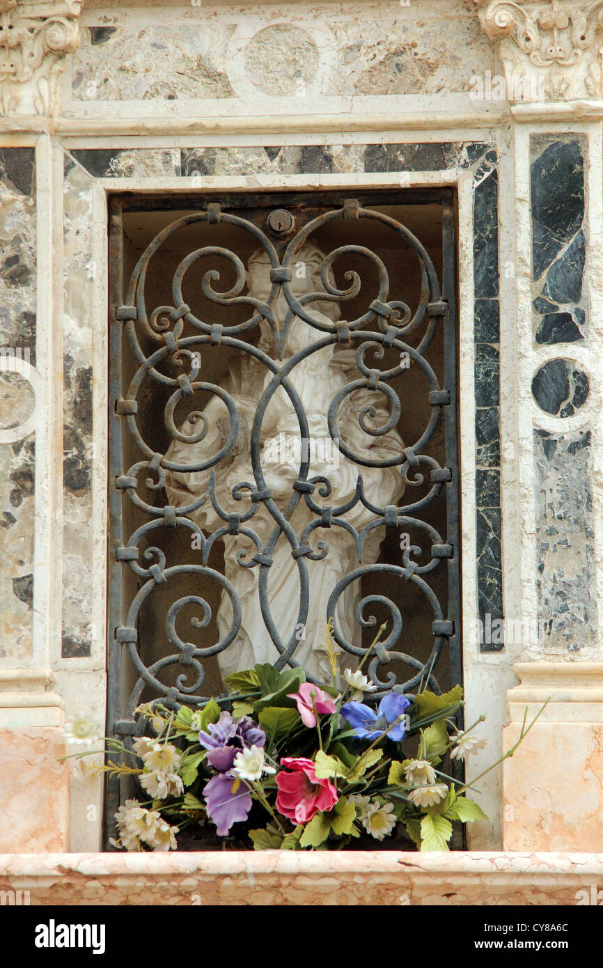 Religious shrine in a wall in Venice, Italy Stock Photo - Alamy
