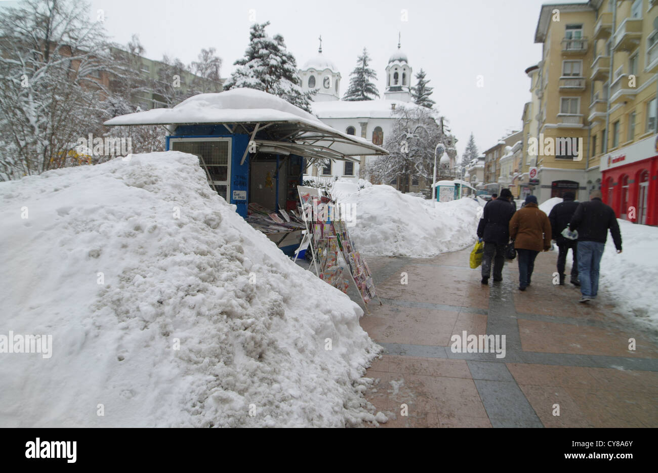 Snowdrift road city hi-res stock photography and images - Alamy