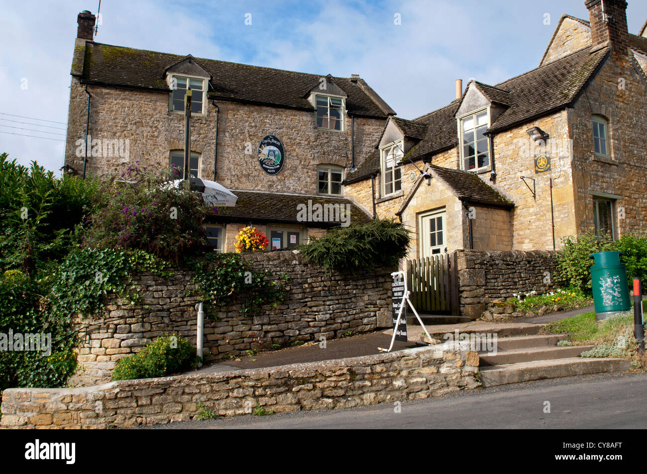 Coach and horses pubs hi-res stock photography and images - Alamy