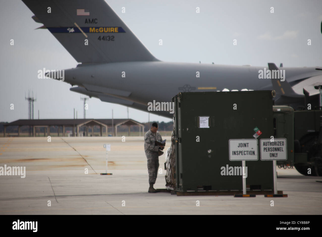 305th aerial port squadron hi-res stock photography and images - Alamy