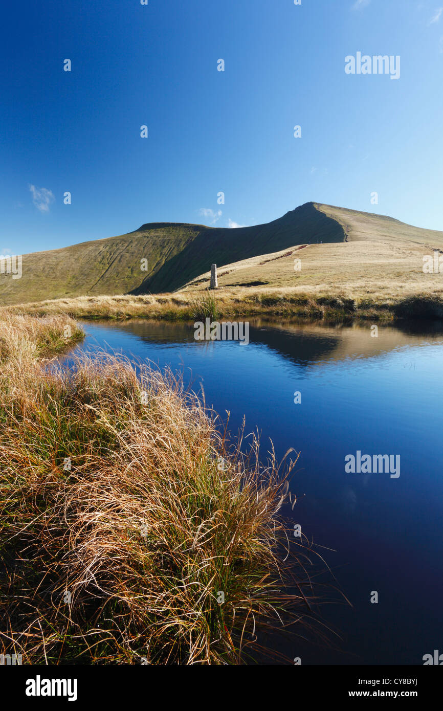 Pen y Fan & Corn Du from near Tommy Jones' Obelisk. Brecon Beacons ...