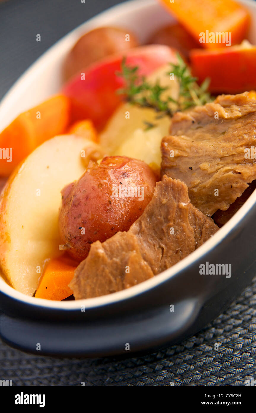 Vegetable stew with potatoes, seitan and fresh apples Stock Photo - Alamy