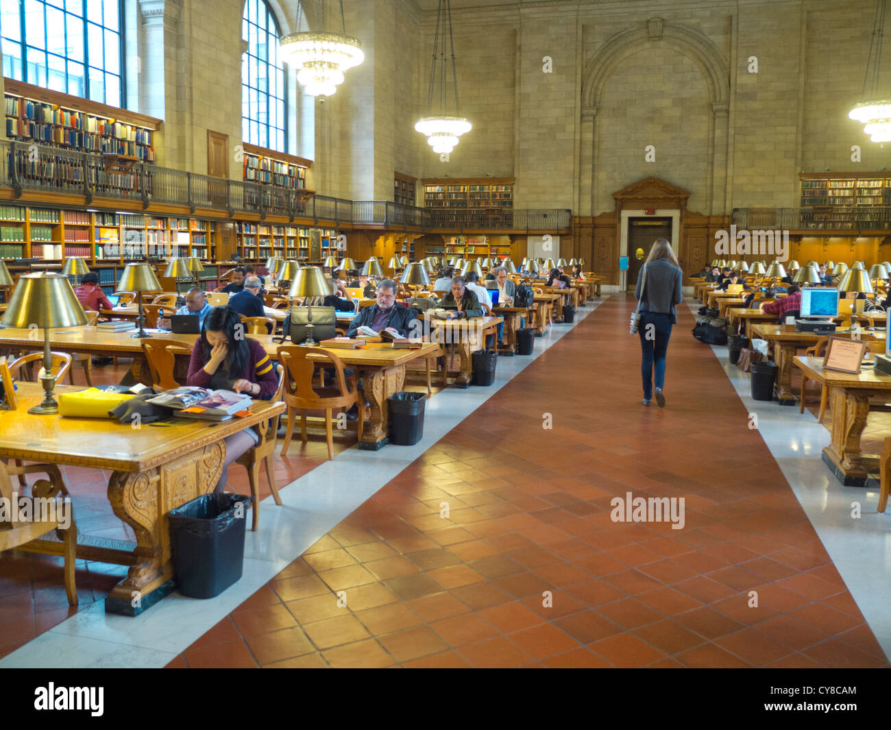 Oak desk library hi-res stock photography and images - Alamy