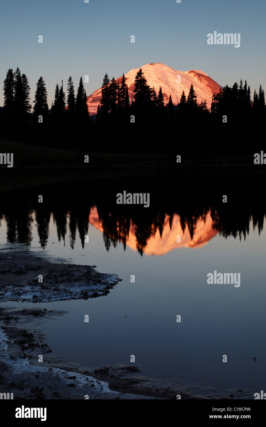 Mount rainier national park sunrise hi-res stock photography and images ...