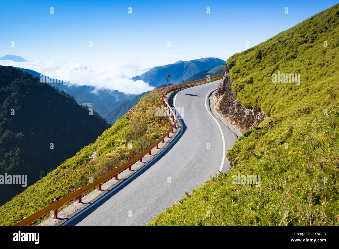Curved road hi-res stock photography and images - Alamy