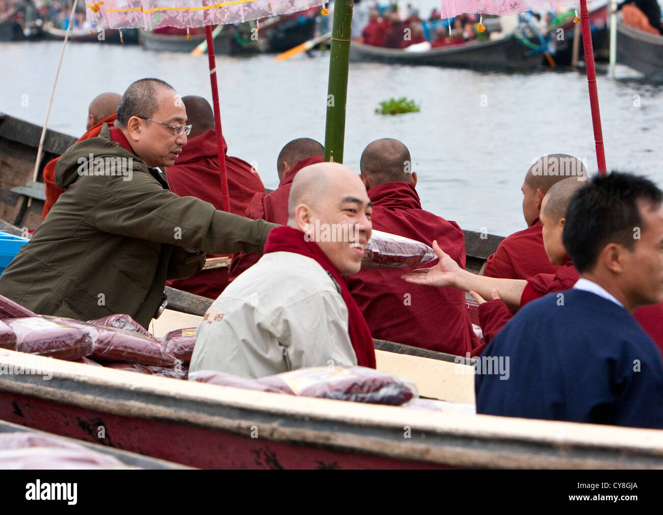 Buddhist monks myanmar hi-res stock photography and images - Alamy