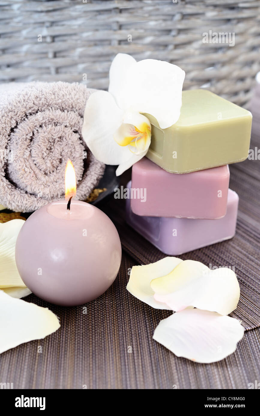 Spa wellness setting candle towel hi-res stock photography and images ...