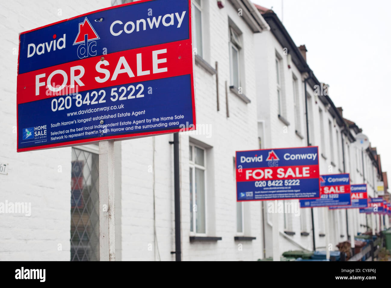 Property sale signs uk hi-res stock photography and images - Alamy