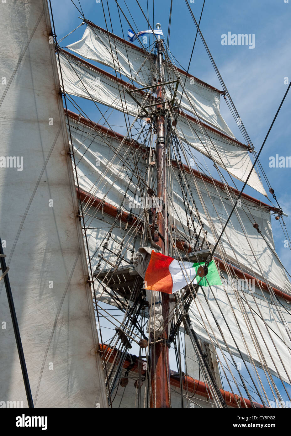 Tallship sailing sails hi-res stock photography and images - Alamy
