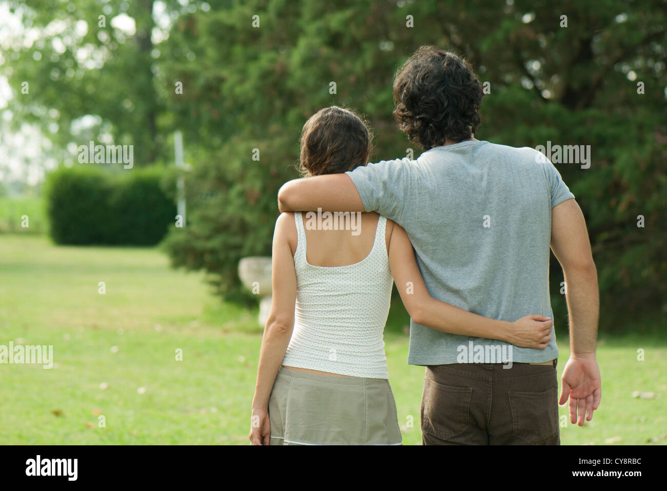 Back view couple walking arms hi-res stock photography and images - Alamy