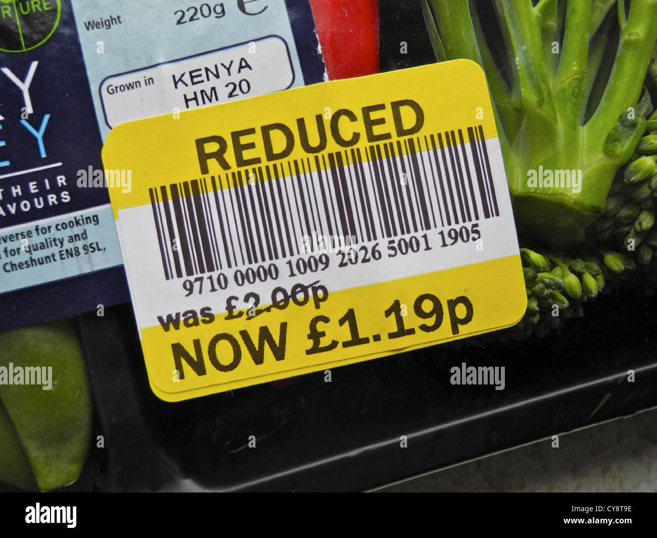 Supermarket reduction label hi-res stock photography and images - Alamy
