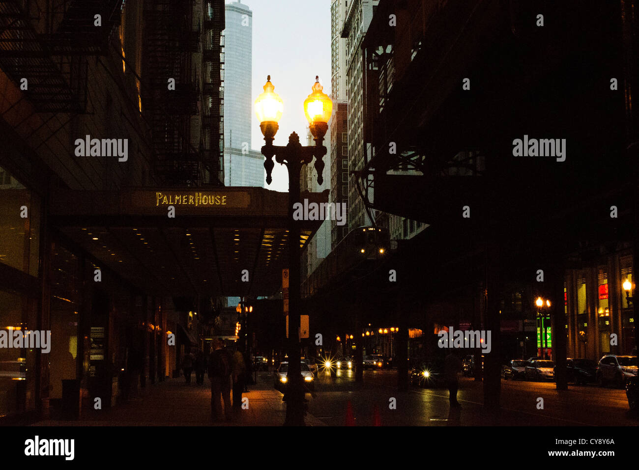 Street of downtown Chicago Stock Photo - Alamy