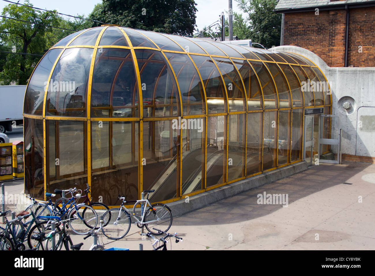 Toronto underground subway station hi-res stock photography and images ...
