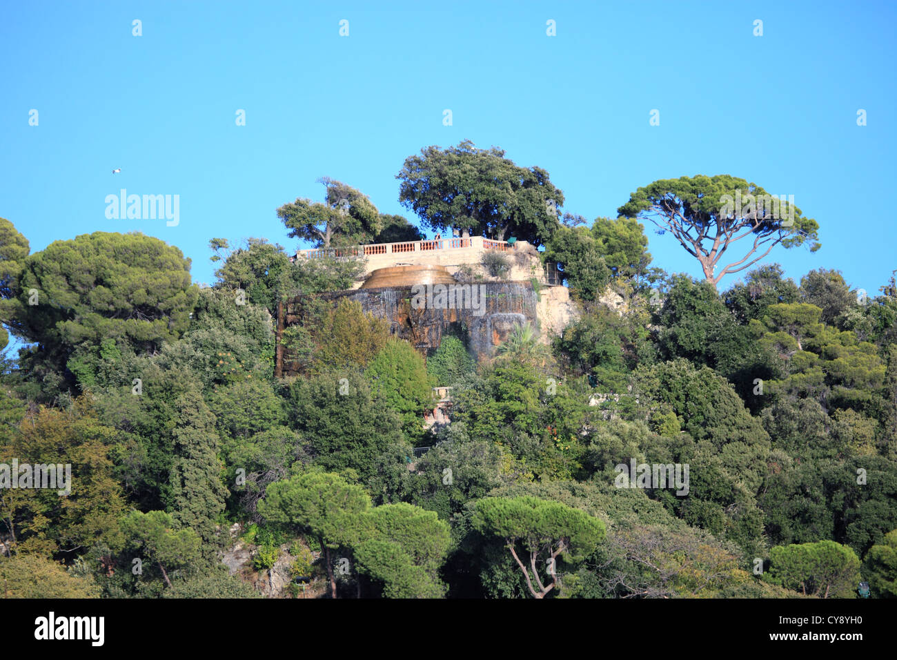 The colline du chateau with the watefall of Nice city Stock Photo - Alamy