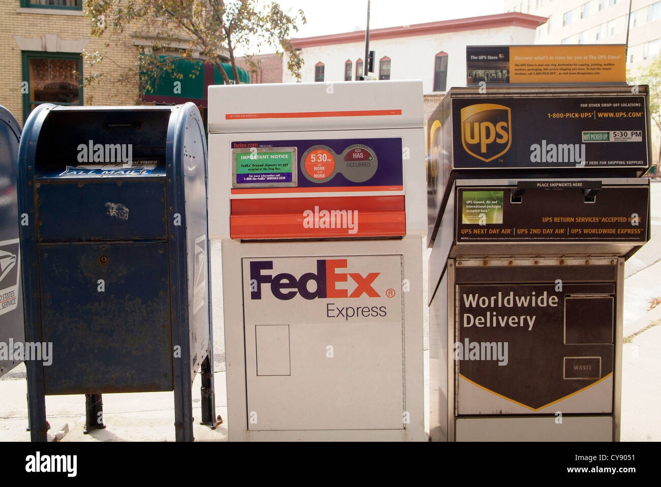 Fedex boxes hi-res stock photography and images - Alamy