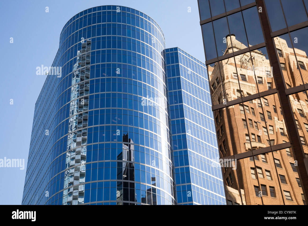 Reflective facades hi-res stock photography and images - Alamy