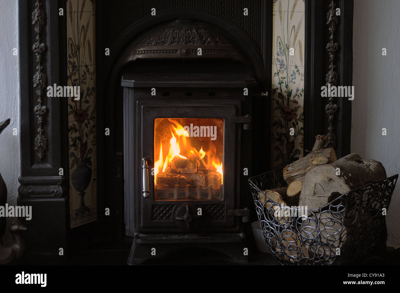 Black victorian marble fireplace hi-res stock photography and images ...