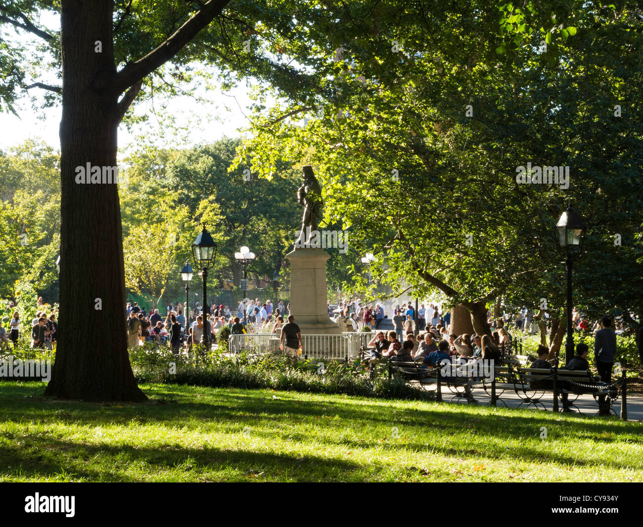 Washington square park statue garibaldi hi-res stock photography and ...