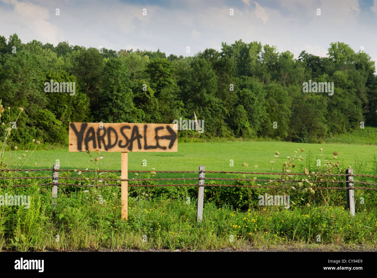 Yard sale sign hi-res stock photography and images - Alamy