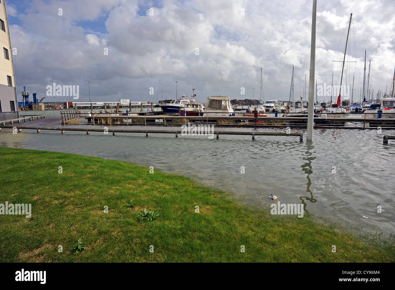 Flood defences hi-res stock photography and images - Alamy