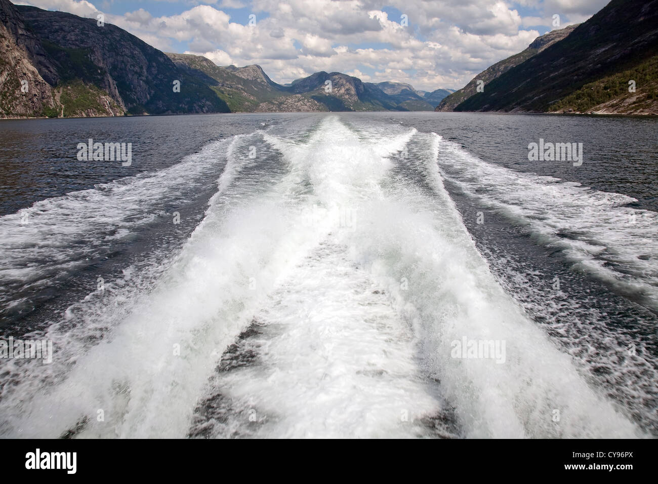 speed boat wake Stock Photo - Alamy