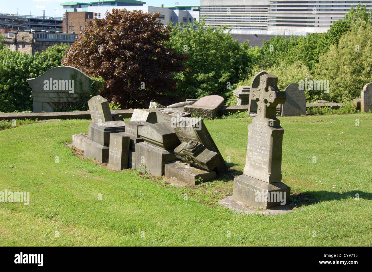 Grave stones in the necropolis cemetery in Glasgow, Scotland Stock ...