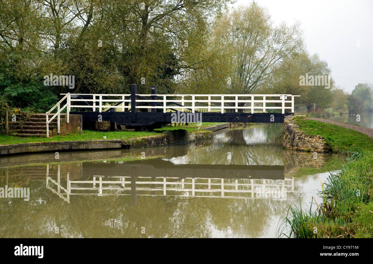 Bridge to waterways hi-res stock photography and images - Alamy