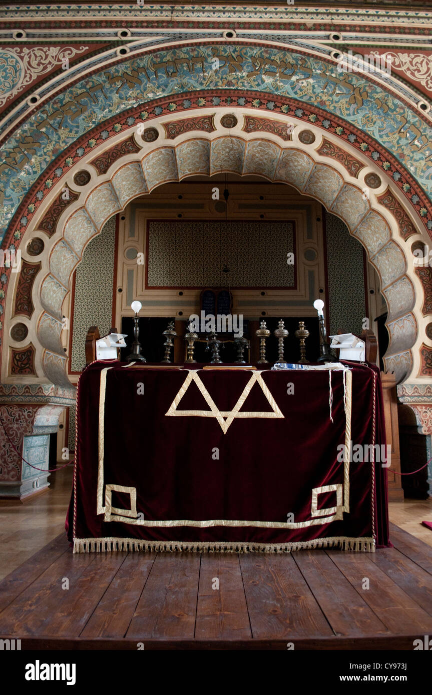 Ashkenazi synagogue hi-res stock photography and images - Alamy