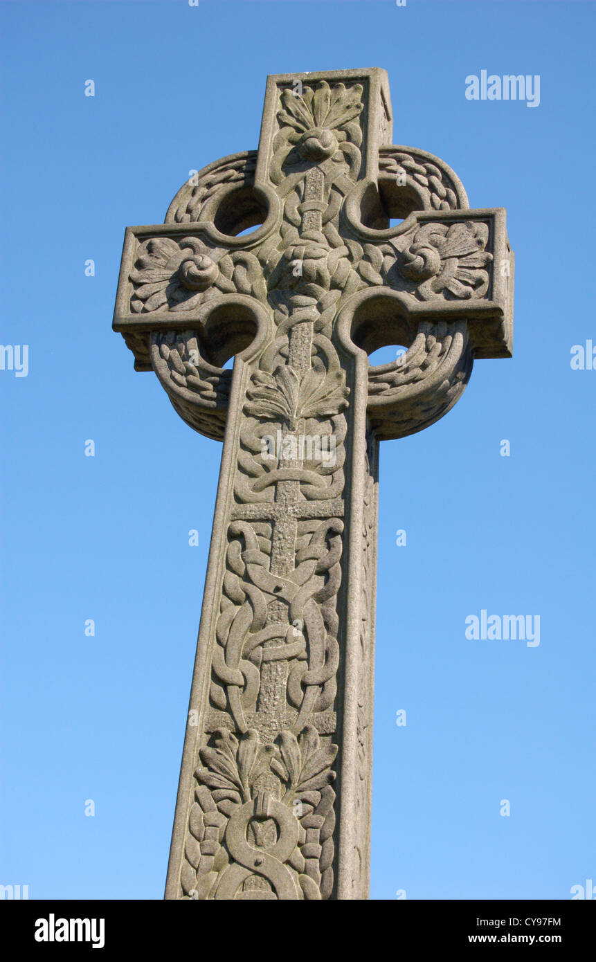 Celtic cross grave stone in the necropolis cemetery in Glasgow ...