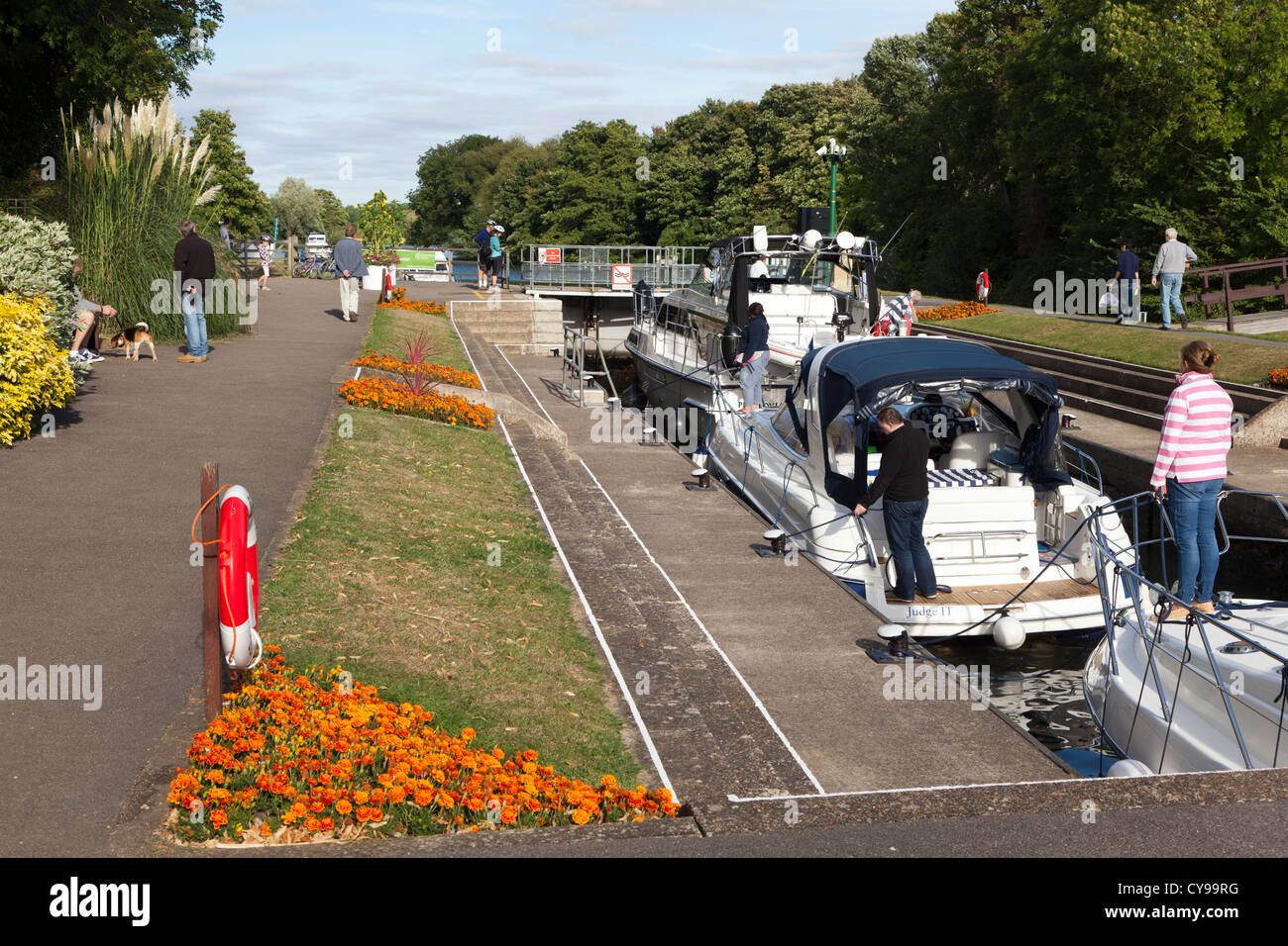 Boveney lock thames hi-res stock photography and images - Alamy